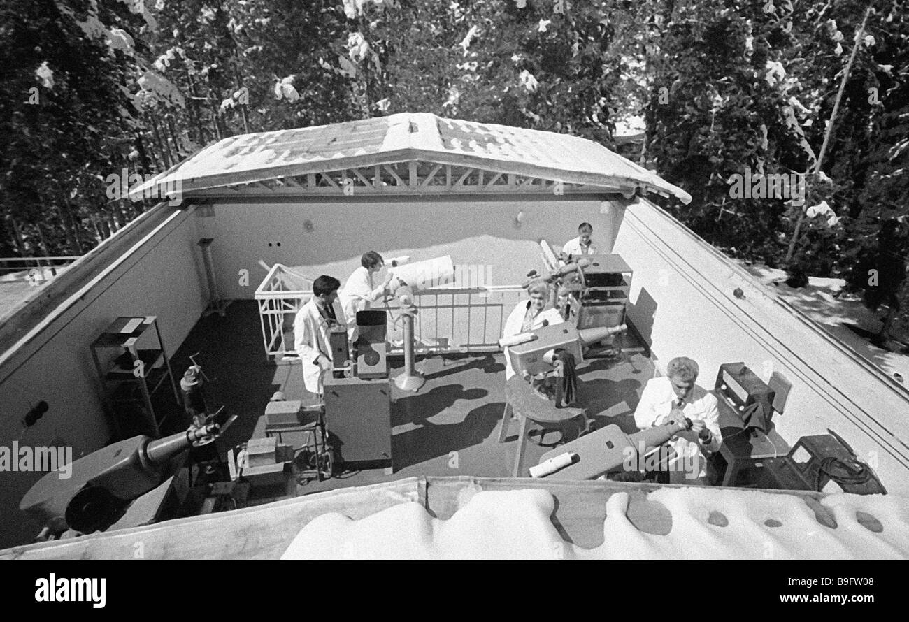 Observation station equipped with photoelectric and spectral devices to ...