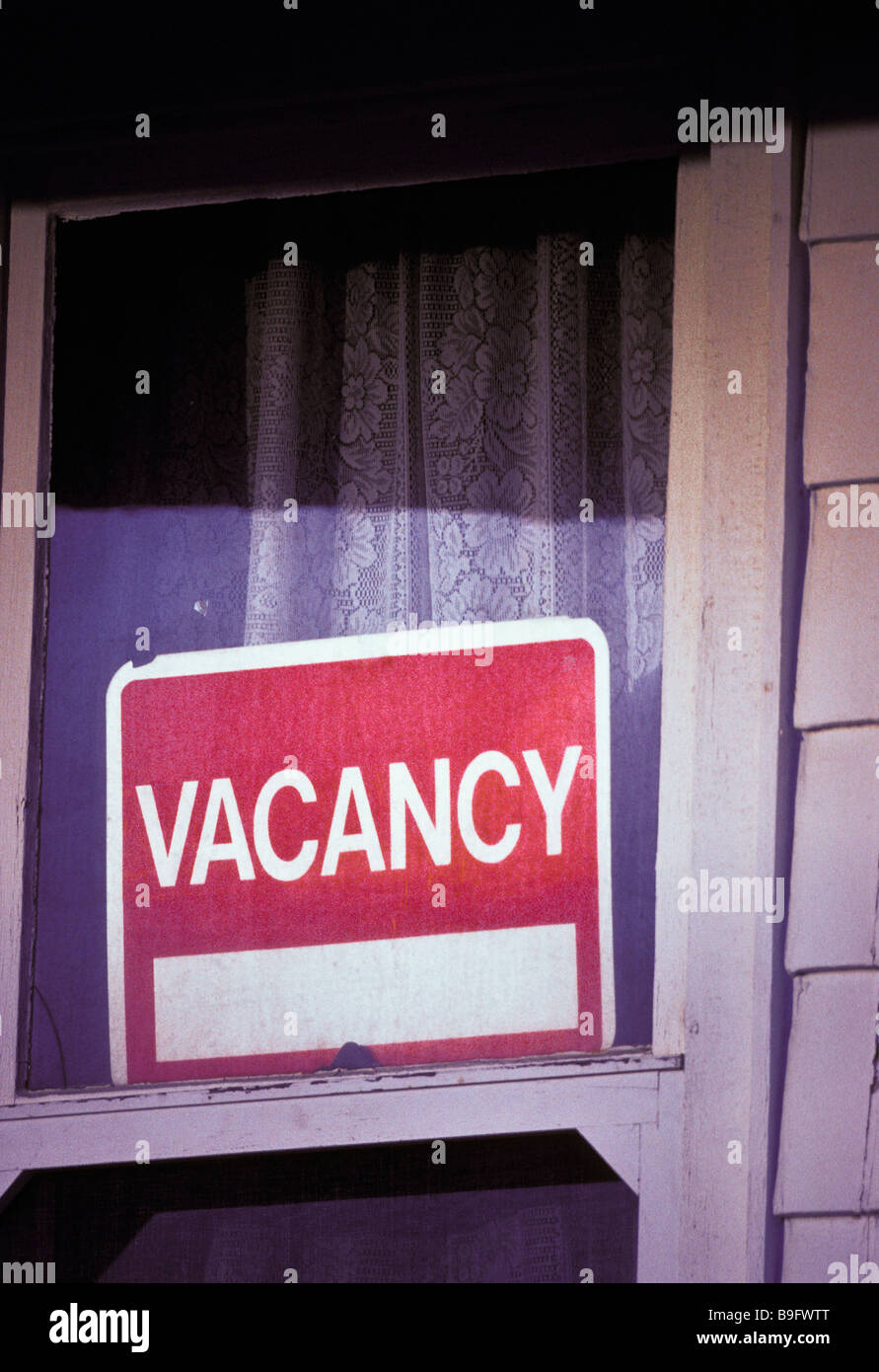 vacancy sign in window of house Stock Photo - Alamy