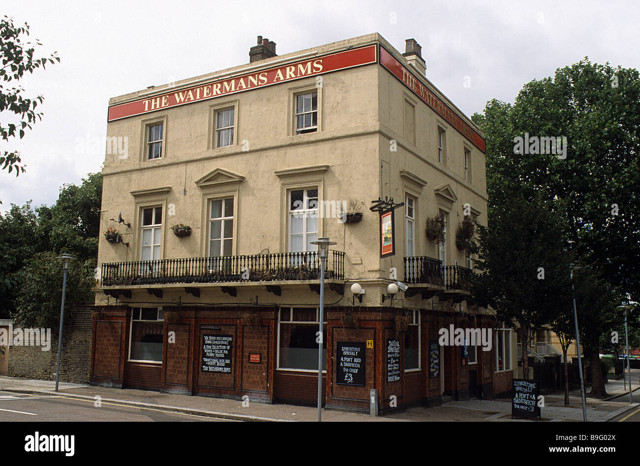 The Waterman's Arms Pub, Isle of Dogs, London E14 Stock Photo - Alamy