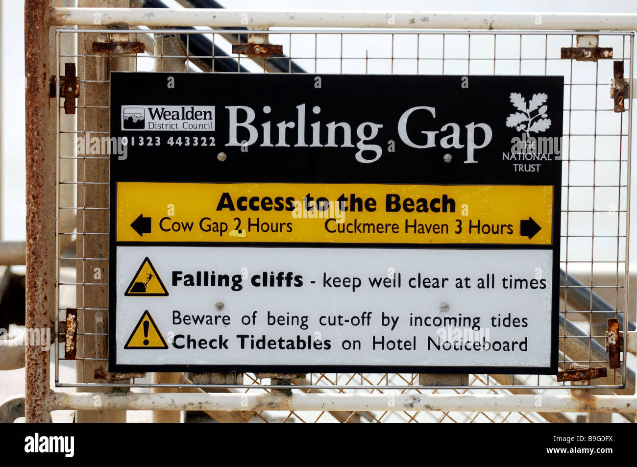Warning cliff falls danger sign hi-res stock photography and images - Alamy