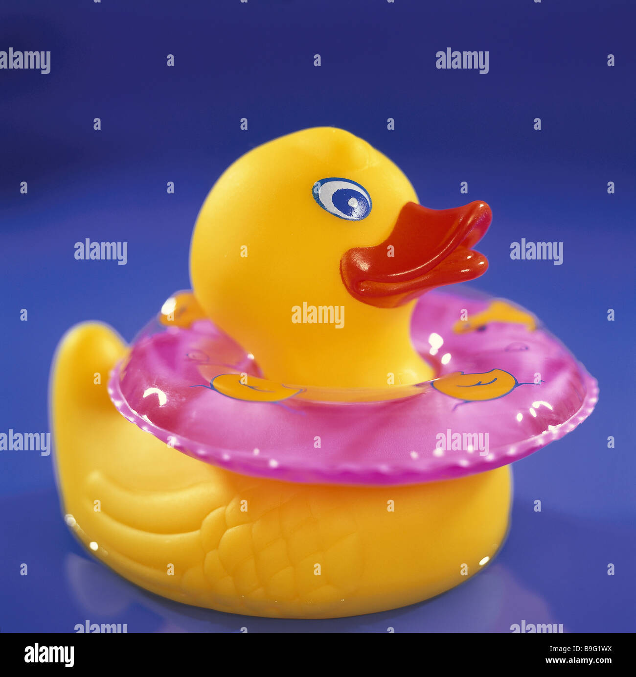 Rubber-ducks yellow swimming-tires "non-swimmers" water bathe toy bath ...