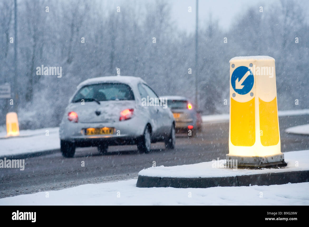 Snow bollard uk hi-res stock photography and images - Alamy