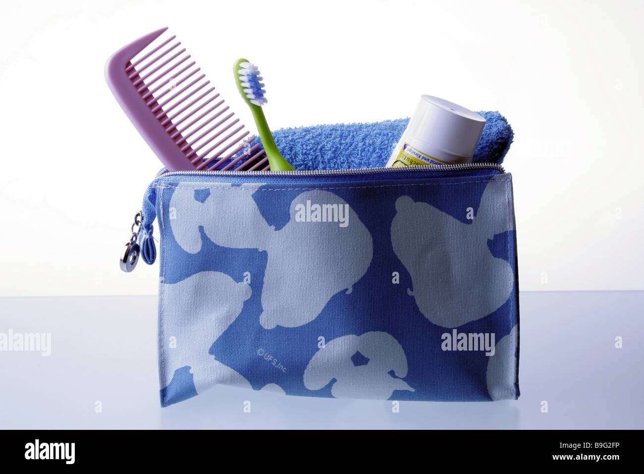 Toothbrush toothpaste comb hi-res stock photography and images - Alamy