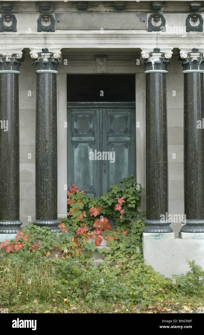 Tomb entrance hi-res stock photography and images - Alamy