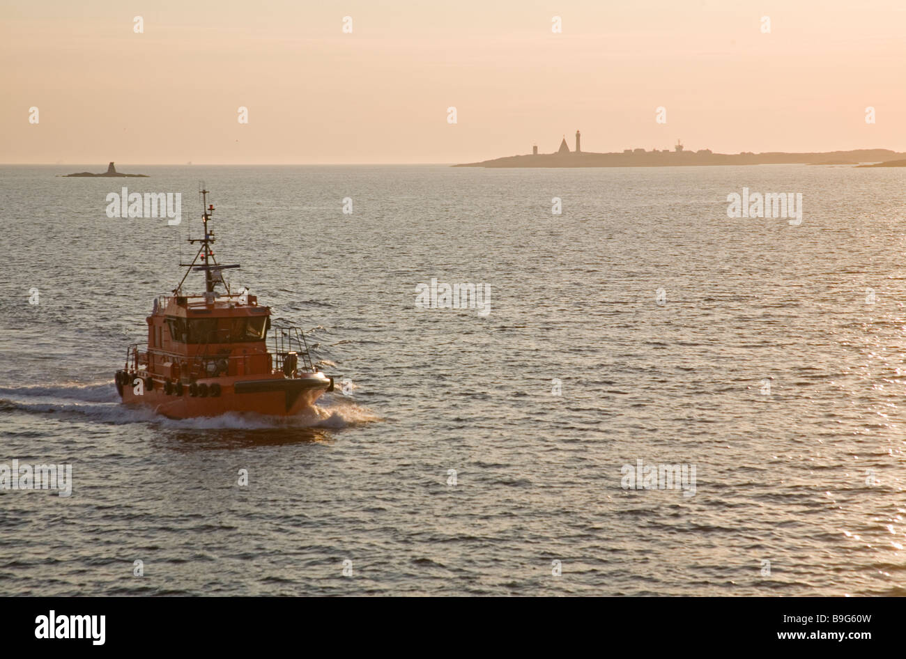 Pilot boat Lots Båt Vinga Fyr Gothenburg Stock Photo - Alamy