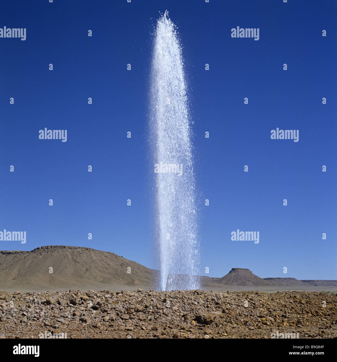 Morocco landscape water-fountain close to Erfoud Stock Photo - Alamy