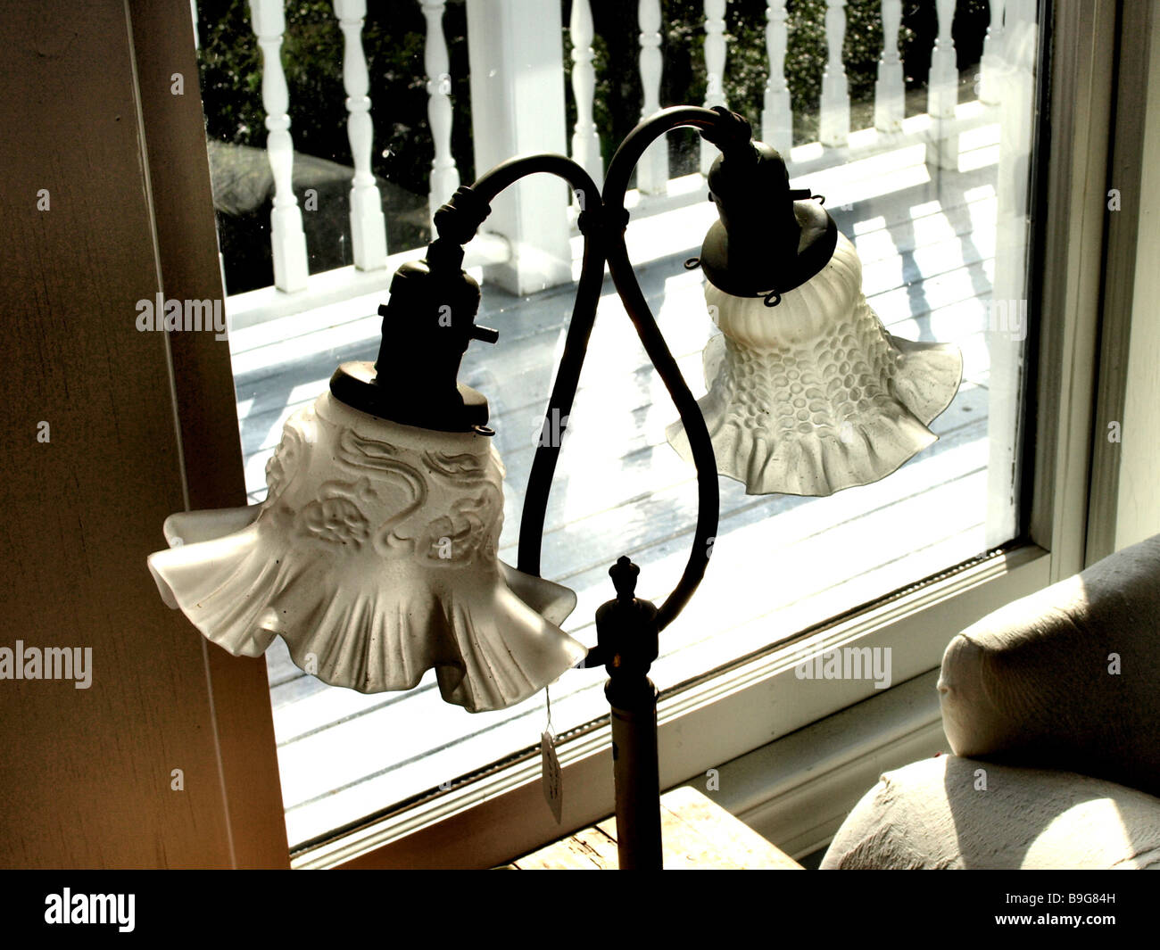 Glass lamp shades hi-res stock photography and images - Alamy