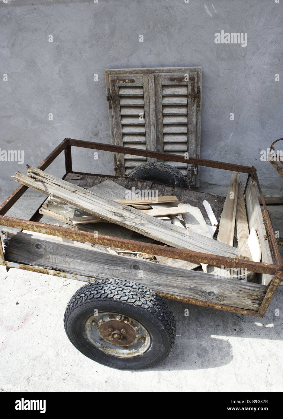 Simple alley way hi-res stock photography and images - Alamy