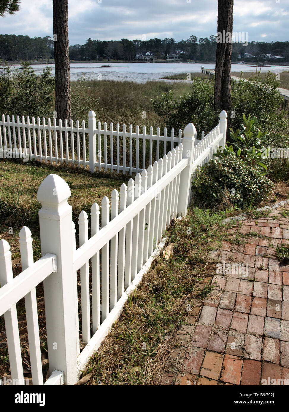 Sidewalks With White Picket Fence Picket – Newburyport | New England