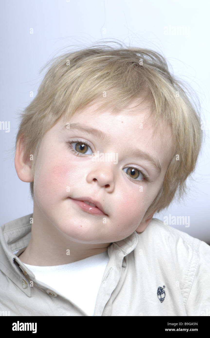 Dear 3 studio hi-res stock photography and images - Alamy