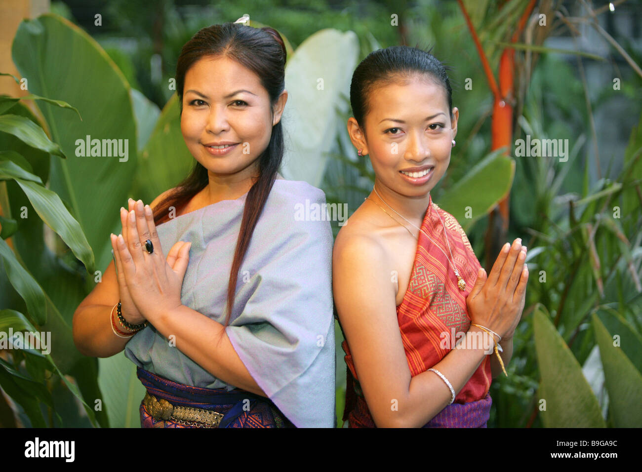 Happy thais hi-res stock photography and images - Alamy