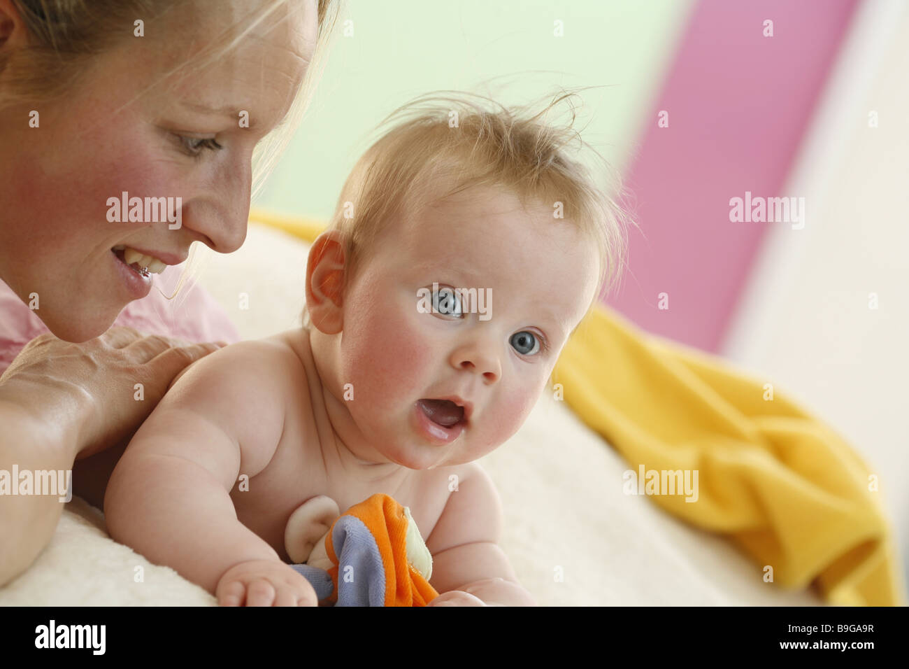 Mother baby interest portrait 20-30 years 5 months broached attention ...