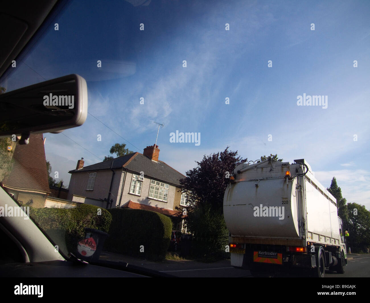 Dustbin wagon hi-res stock photography and images - Alamy
