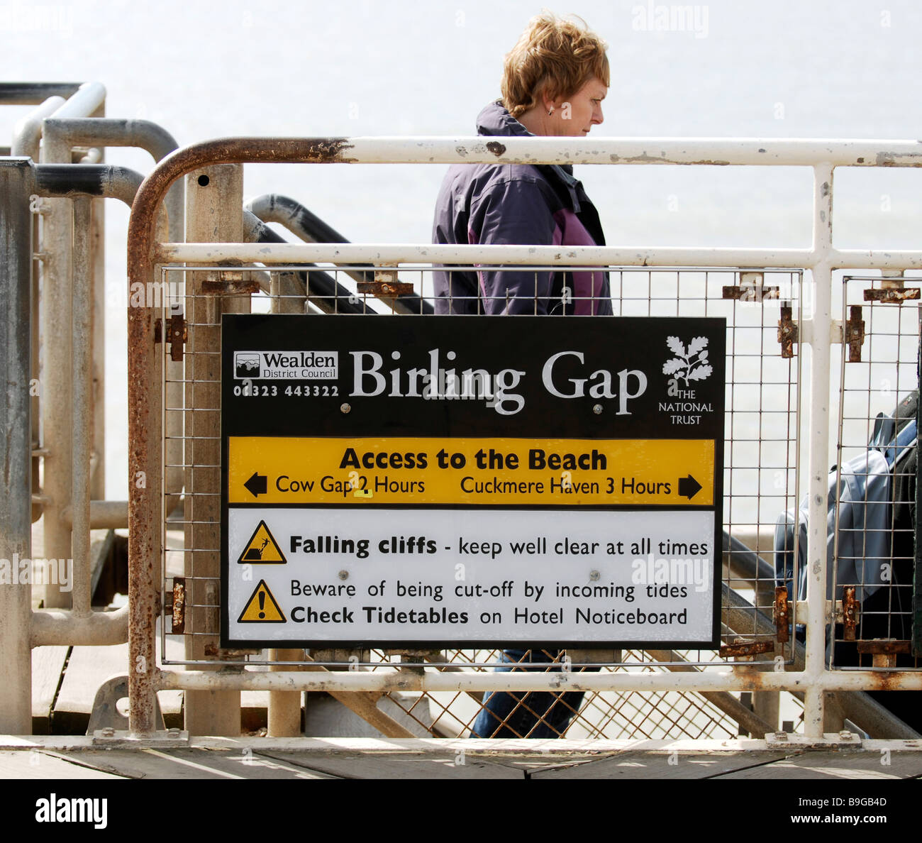 Warning cliff falls danger sign hi-res stock photography and images - Alamy