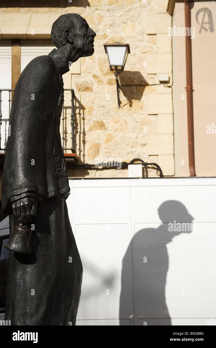 spain Zamora bronze-statue detail sidewards place statue man bell ...