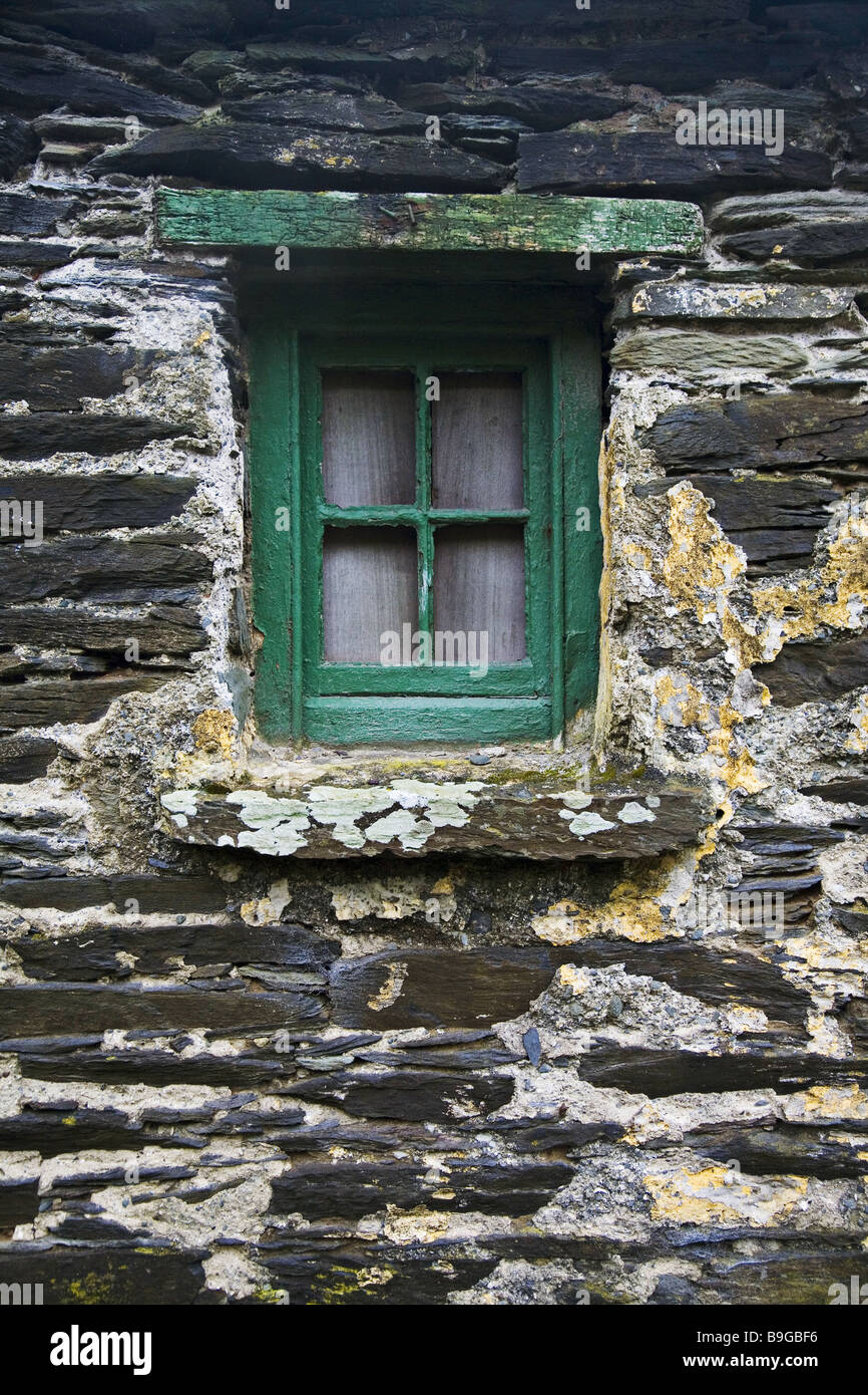 Old stone cottage hi-res stock photography and images - Alamy