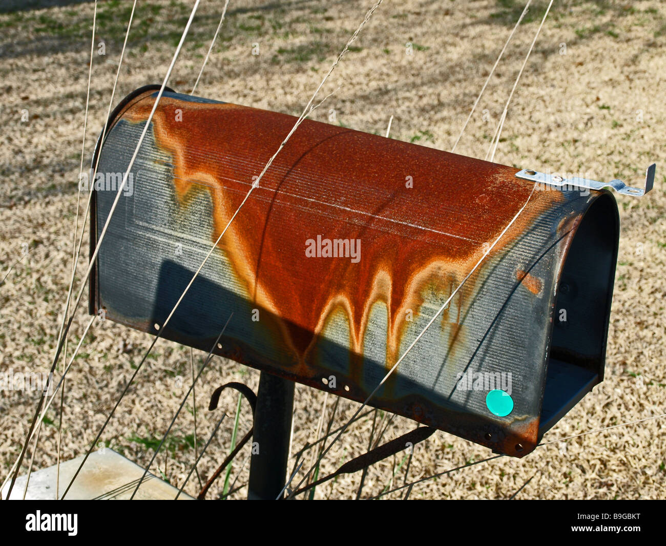 Black mailbox hi-res stock photography and images - Alamy