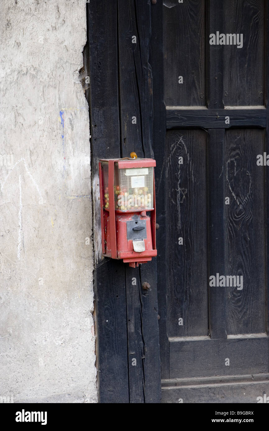 House-wall door chewing gum-vending machine Vending machine Baden ...