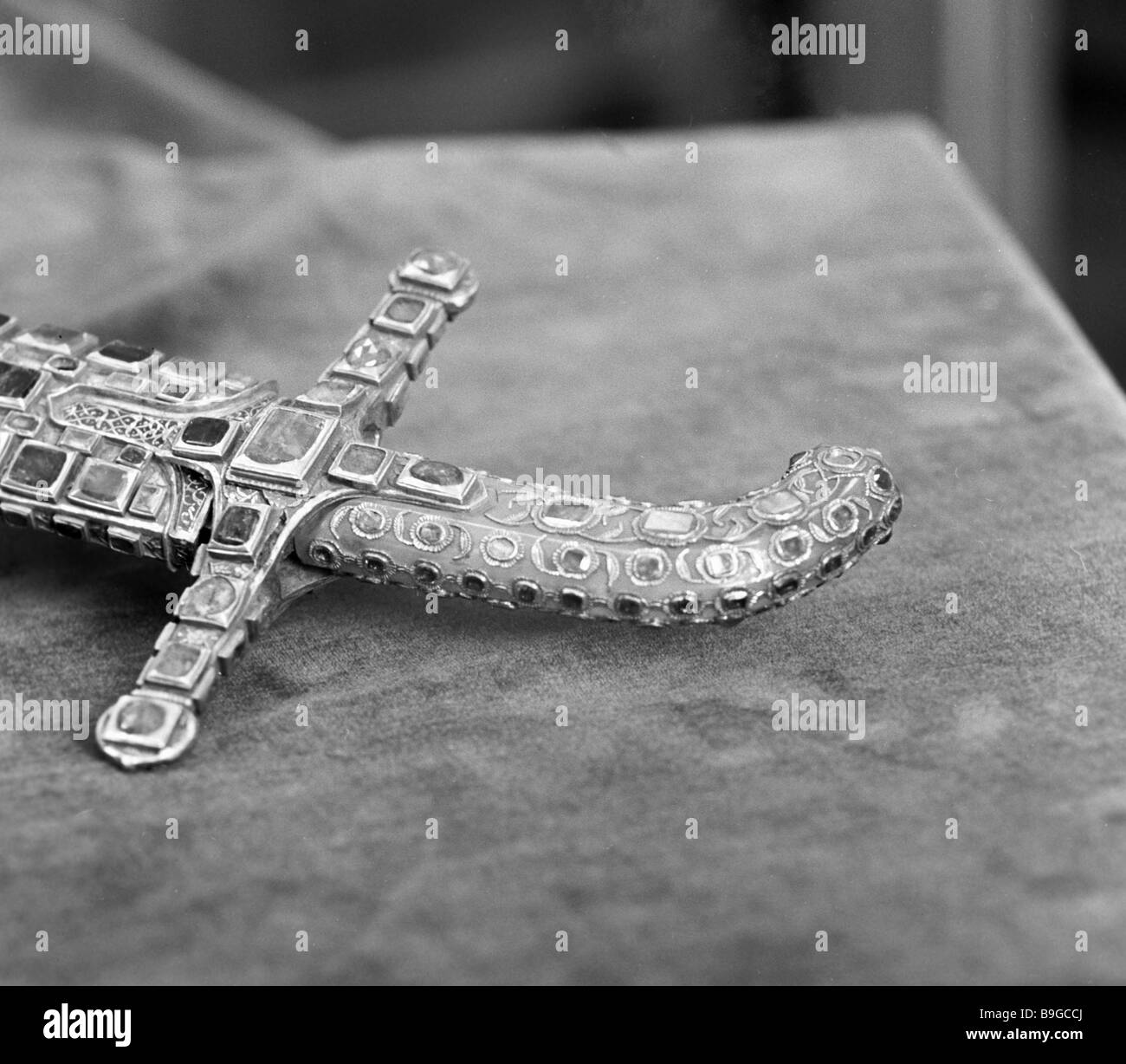 The handle of a Turkish scimitar Mid 17th century Side and firearms ...