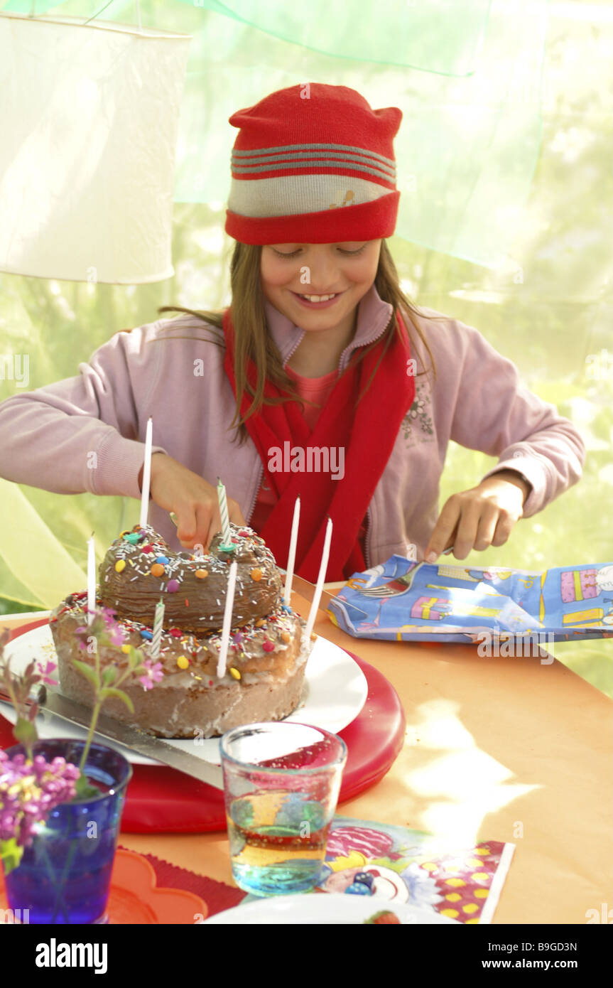 girl child-birthday game chocolate-meal Stock Photo - Alamy