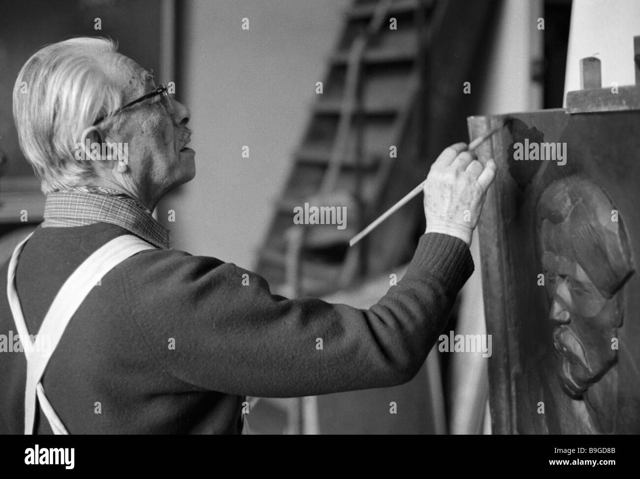 Artist Nathan Altman at work Stock Photo - Alamy