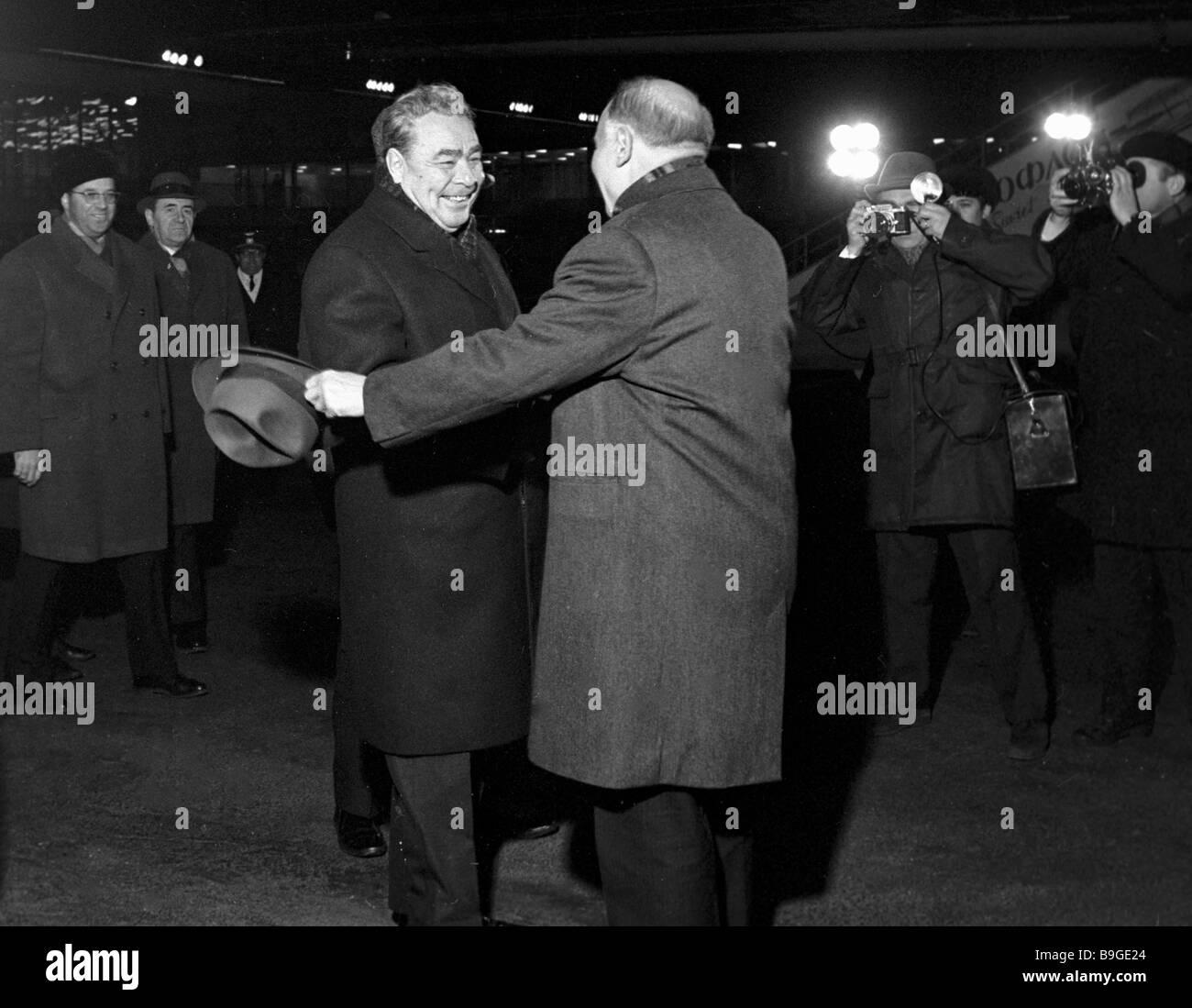 Leonid Brezhnev left general secretary of the CPSU and Todor Zhivkov ...