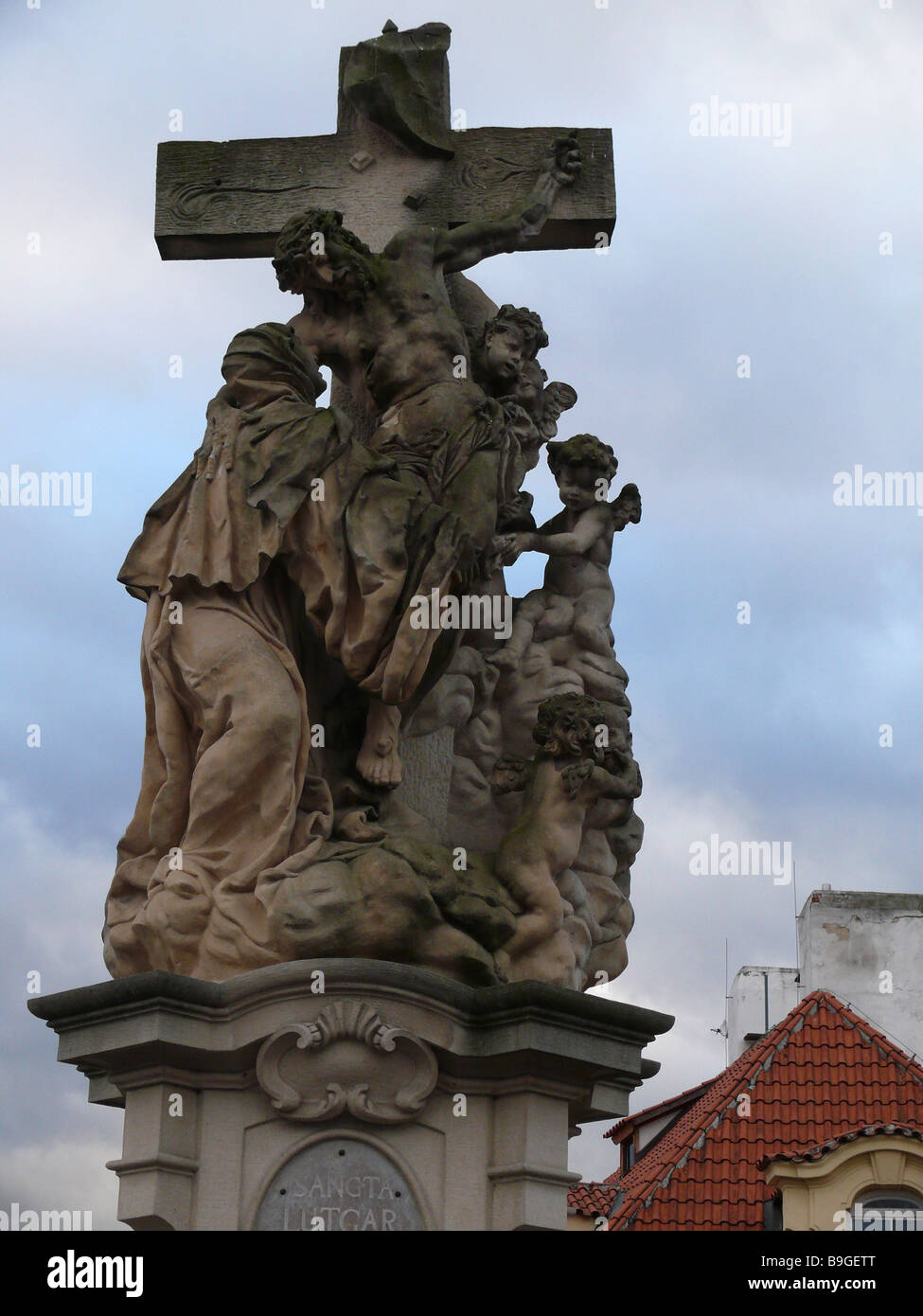 Bridge figures hi-res stock photography and images - Alamy