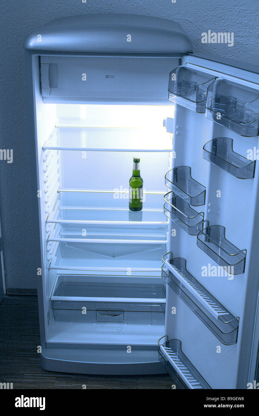 Refrigerator openly beer-bottle Stock Photo - Alamy