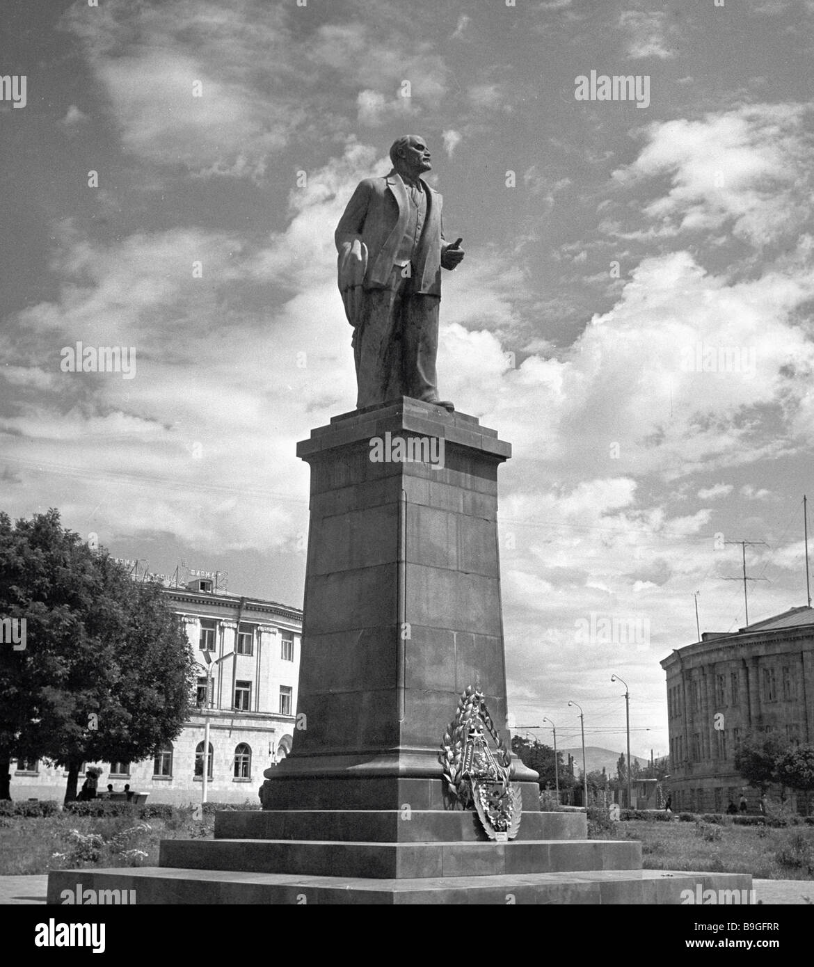Monument to Lenin in Leninakan Stock Photo - Alamy