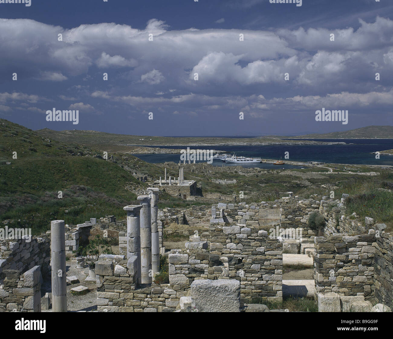 Delos ships hi-res stock photography and images - Alamy