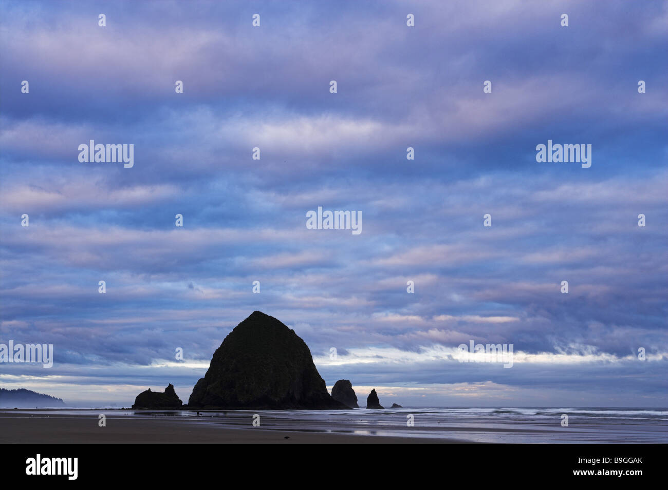 usa Oregon Cannon beach Haystack skirt rocks Evening evening-mood ...