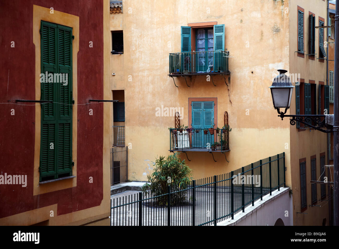 green shutters terracotta building, old town Nice Stock Photo - Alamy