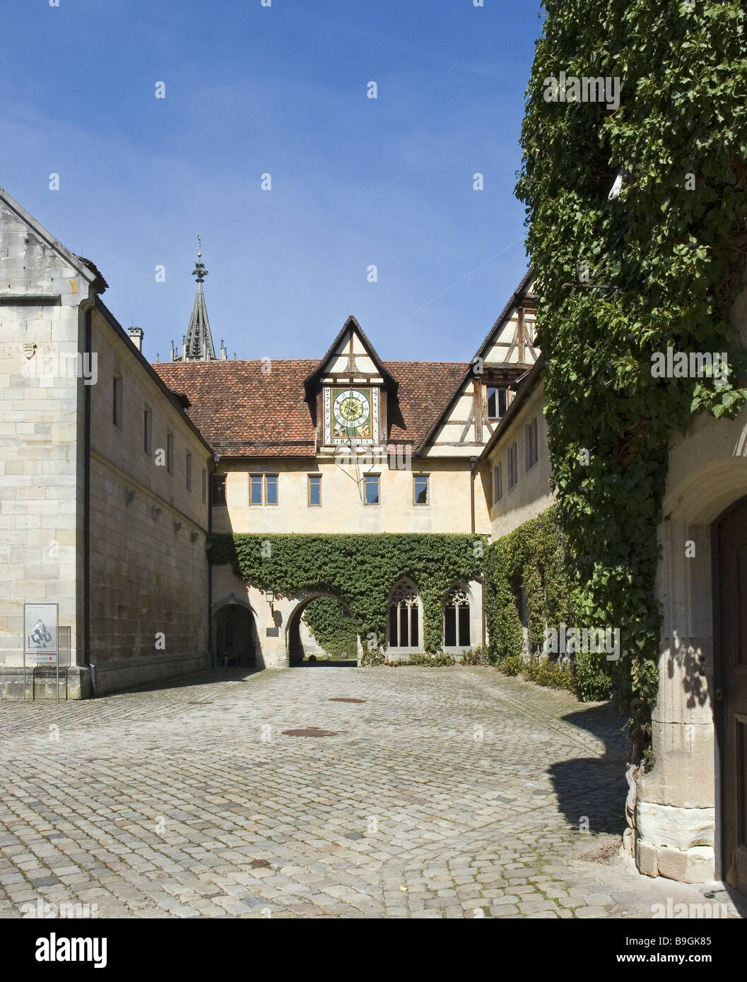 Cloistercourt hi-res stock photography and images - Alamy