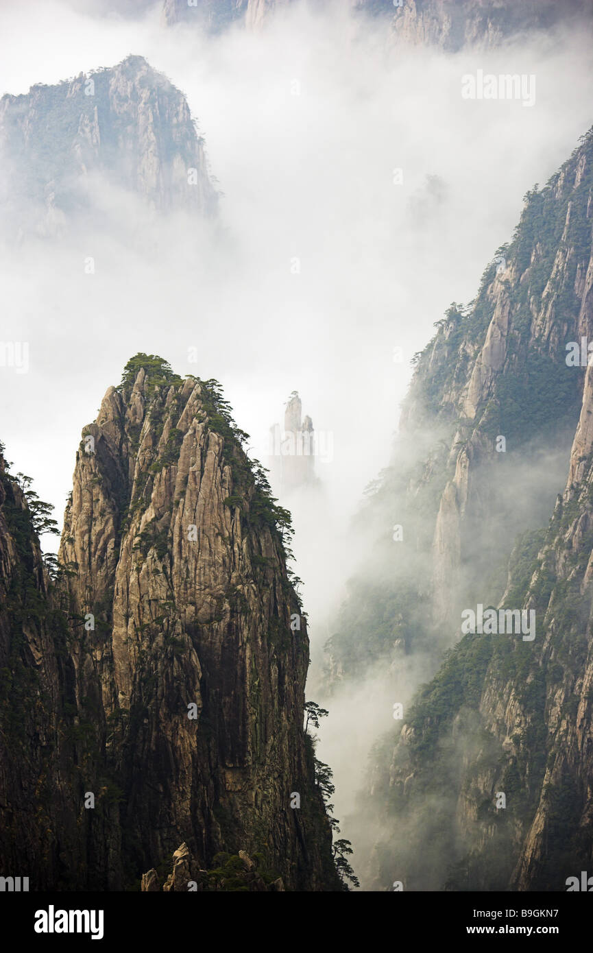 Asia China Anhui Huangshan mountains rocks winter cloudy-mood Anhui ...