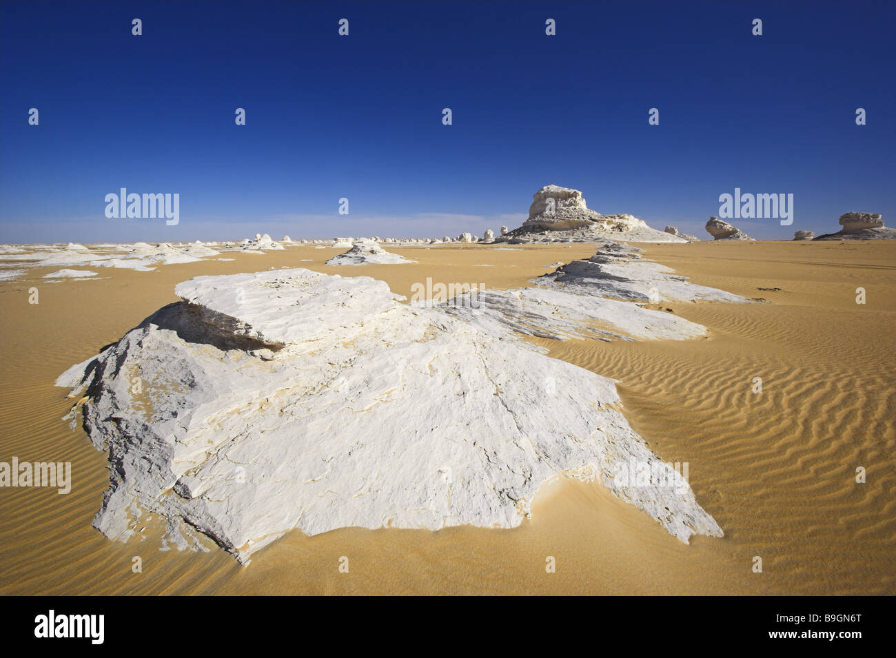 Egypt national-park white desert limestone-hills Trip viewing bizarre ...