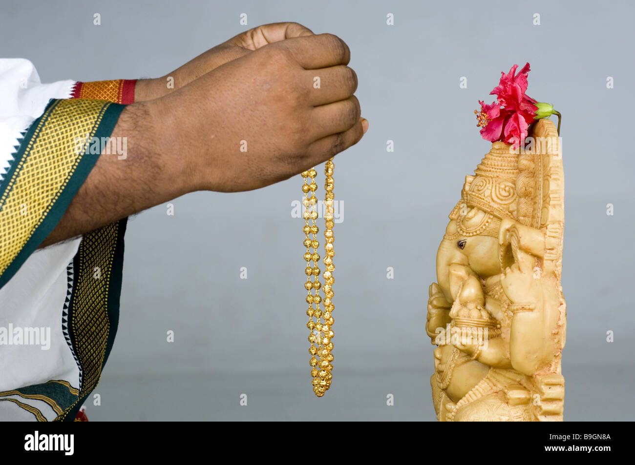 Gold chain man hi-res stock photography and images - Alamy