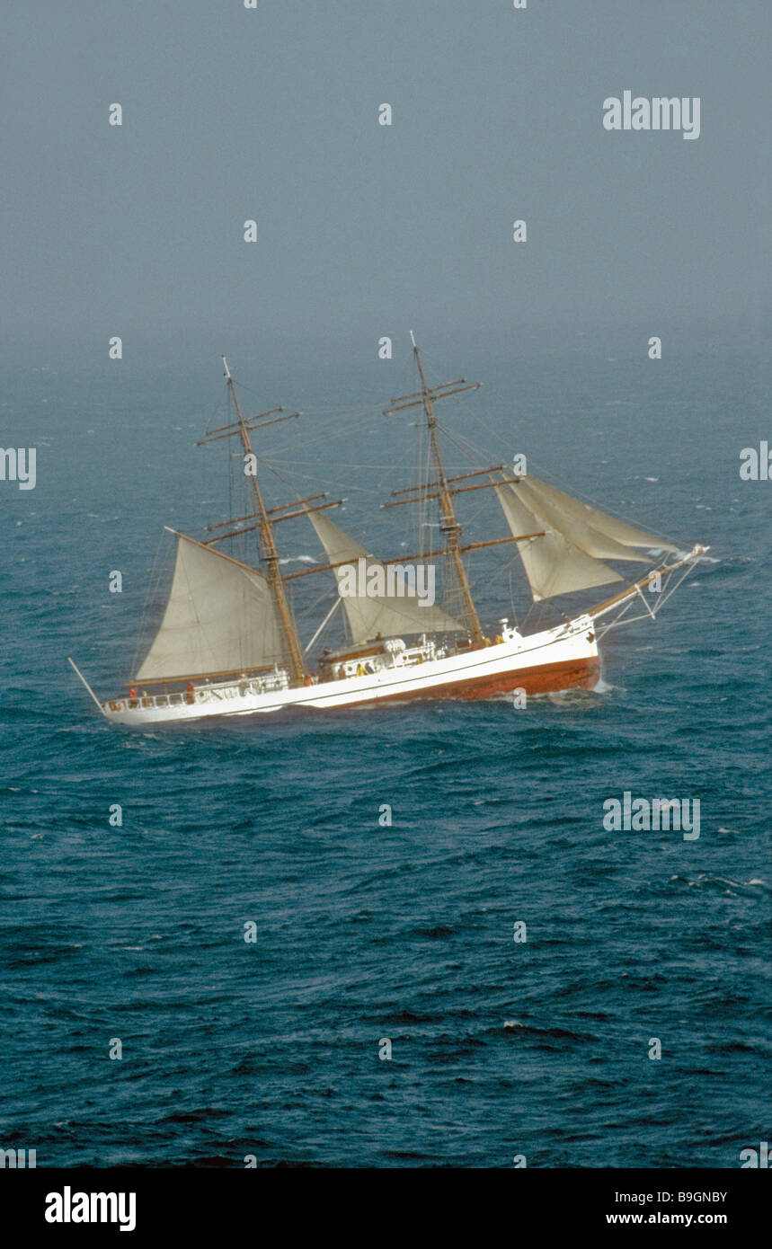 Brig ship hi-res stock photography and images - Alamy