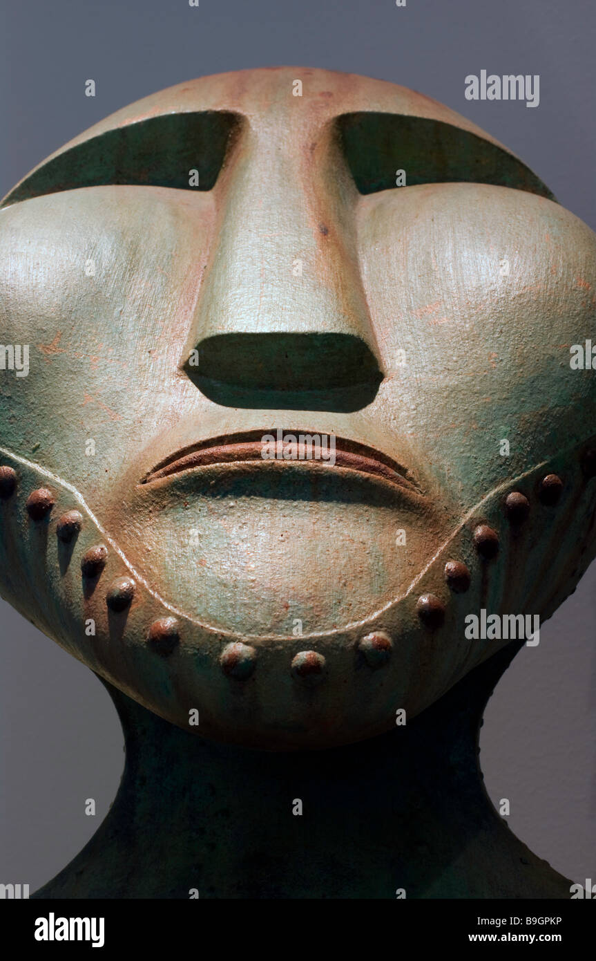 Eskimo sculpture hi-res stock photography and images - Alamy