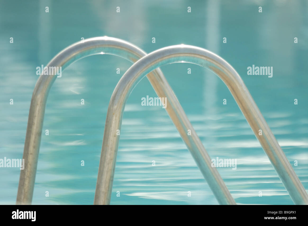 Pool basin-edge entry detail hand-rails swimming pool swimmingpool ...