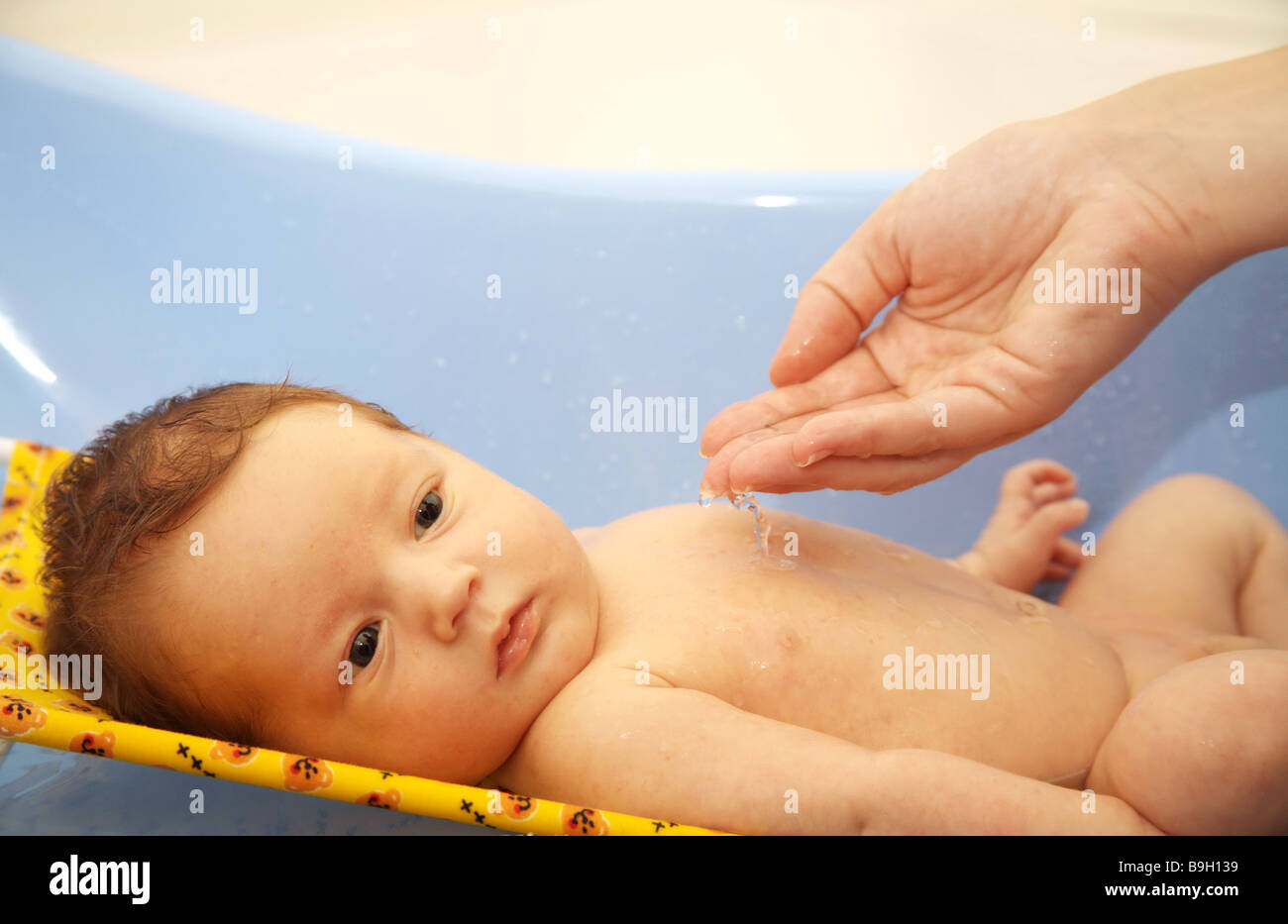 Mutter 3 kinder hi-res stock photography and images - Alamy