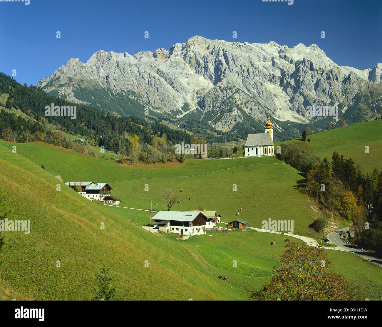 Austrian farmhouses hi-res stock photography and images - Alamy
