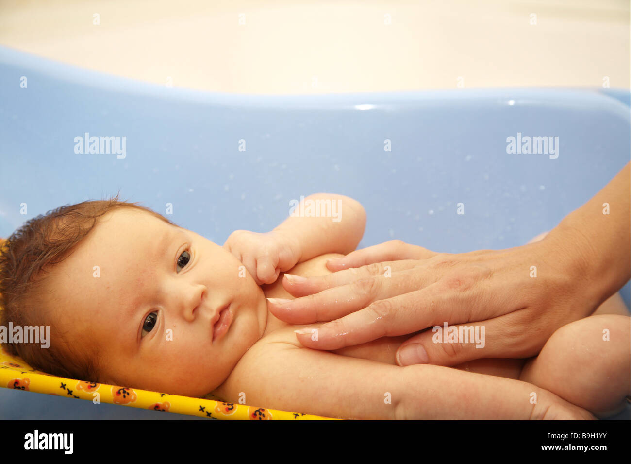 Mutter 3 kinder hi-res stock photography and images - Alamy