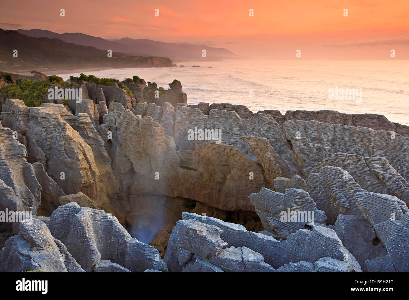 Sunset at the Pancake Rocks at Punakaiki West Coast South Island New ...