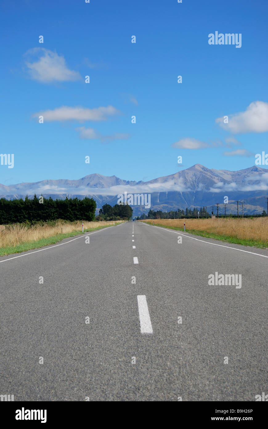 Centre of empty road, State Highway 73, Selwyn District, Canterbury ...