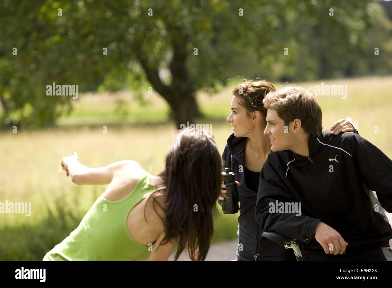 Group young gets along observes indicates athletically leisure time ...