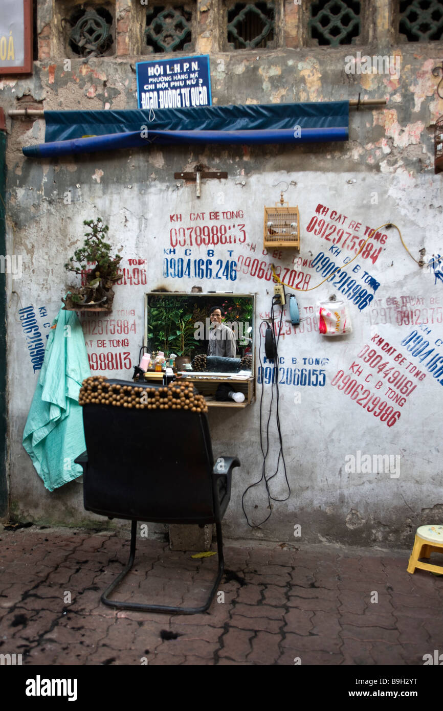 Street Barber Hanoi Vietnam Stock Photo - Alamy