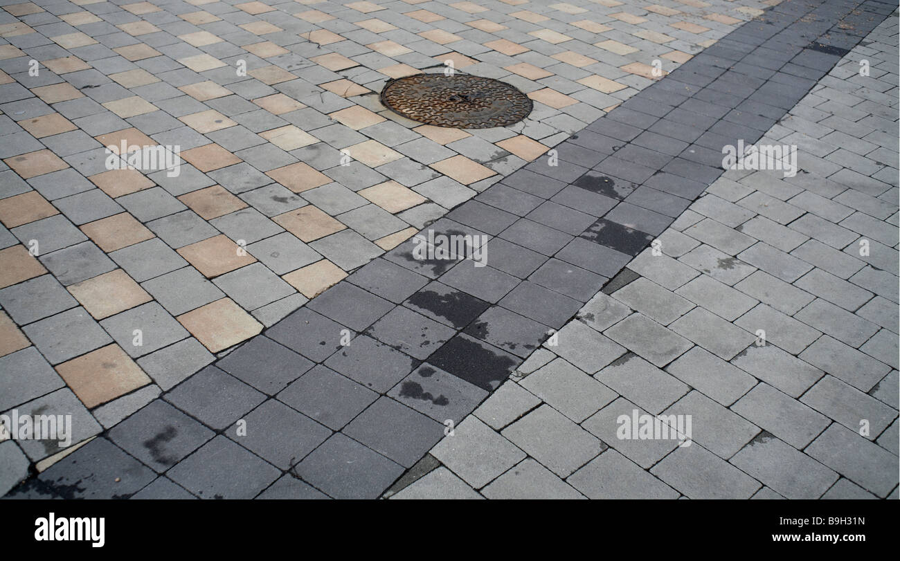 Manhole cover paving hi-res stock photography and images - Alamy