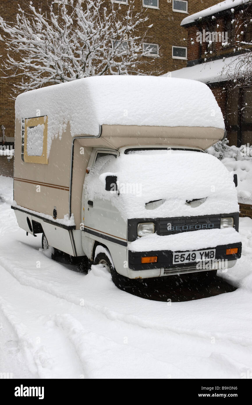 Covered caravan hi-res stock photography and images - Alamy