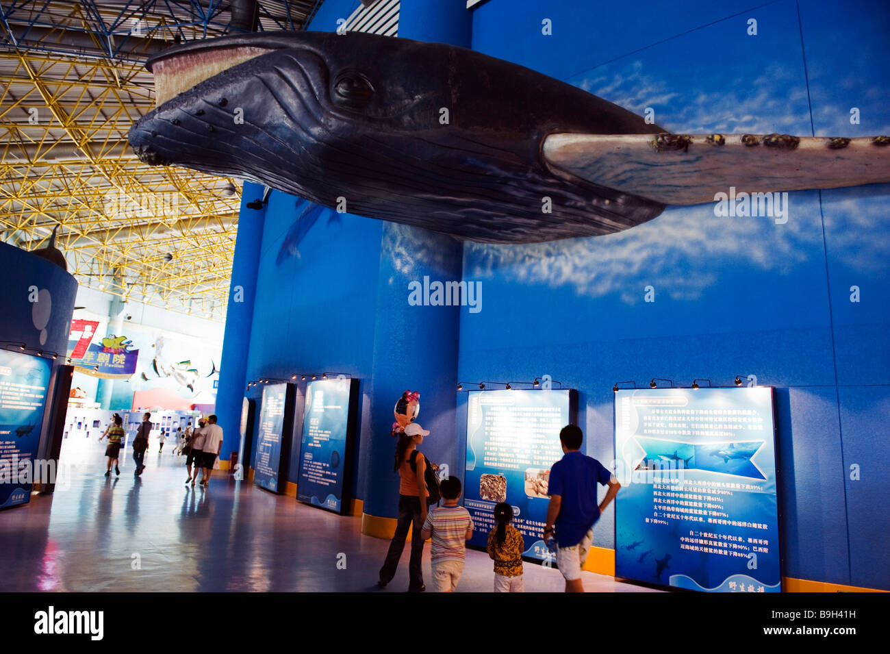 China, Beijing, Beijing Aquarium. Visitors under a big whale Stock ...
