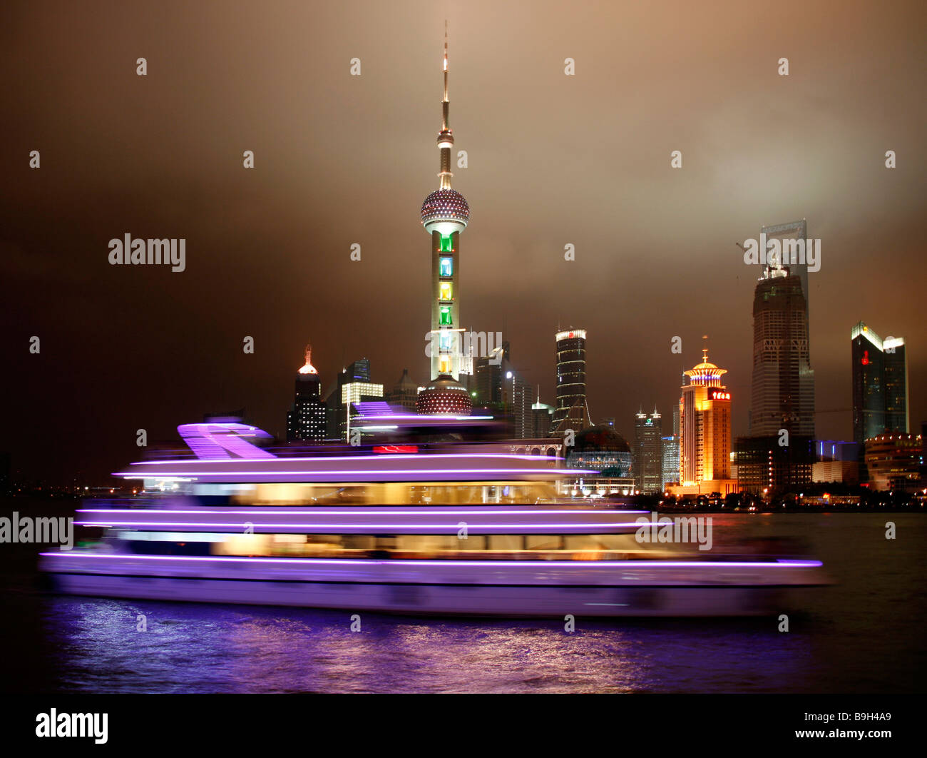 Shanghai china and boat hi-res stock photography and images - Alamy